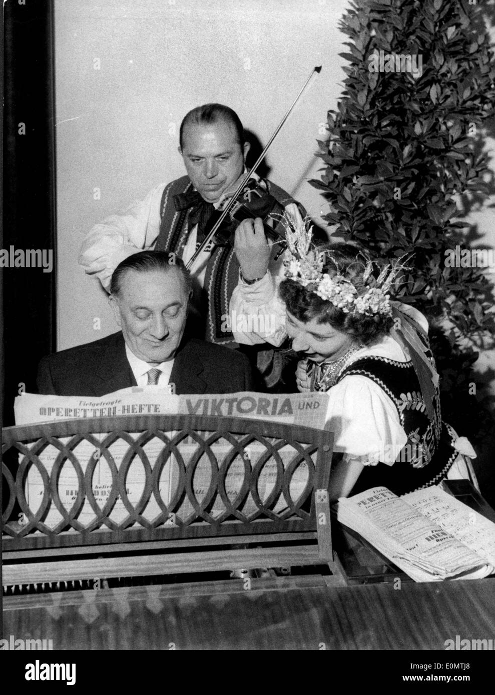 Hungarian gypsy hi-res stock photography and images - Alamy