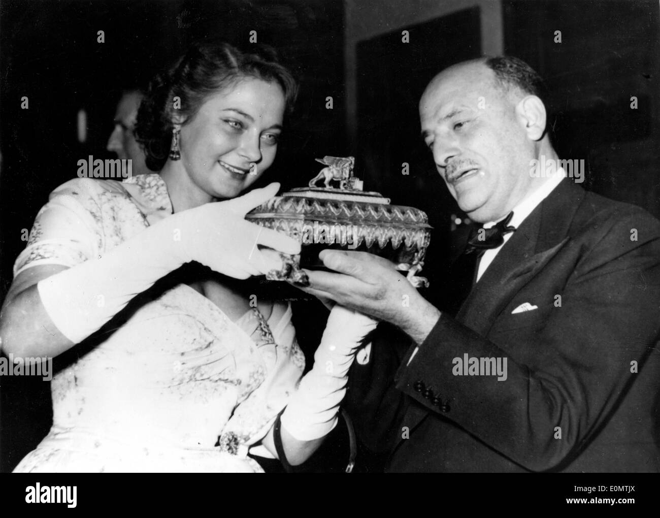 Marta Toren and Michael Balcon with their Golden Laurel Stock Photo - Alamy