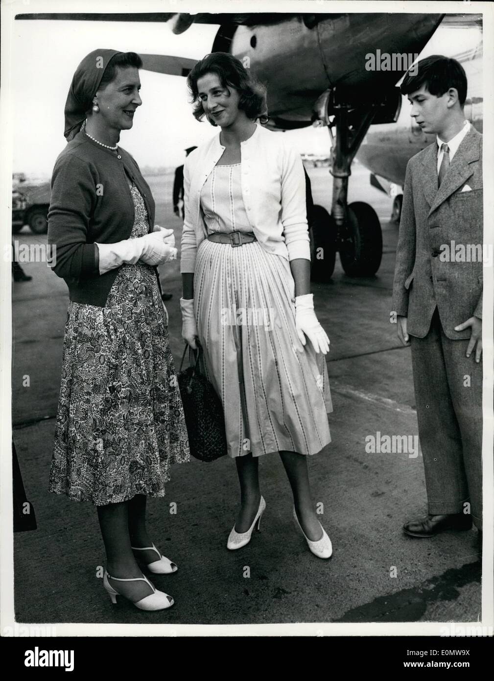 Sep. 09, 1956 - Duchess of Kent and daughter arrive home from Rome to a ...