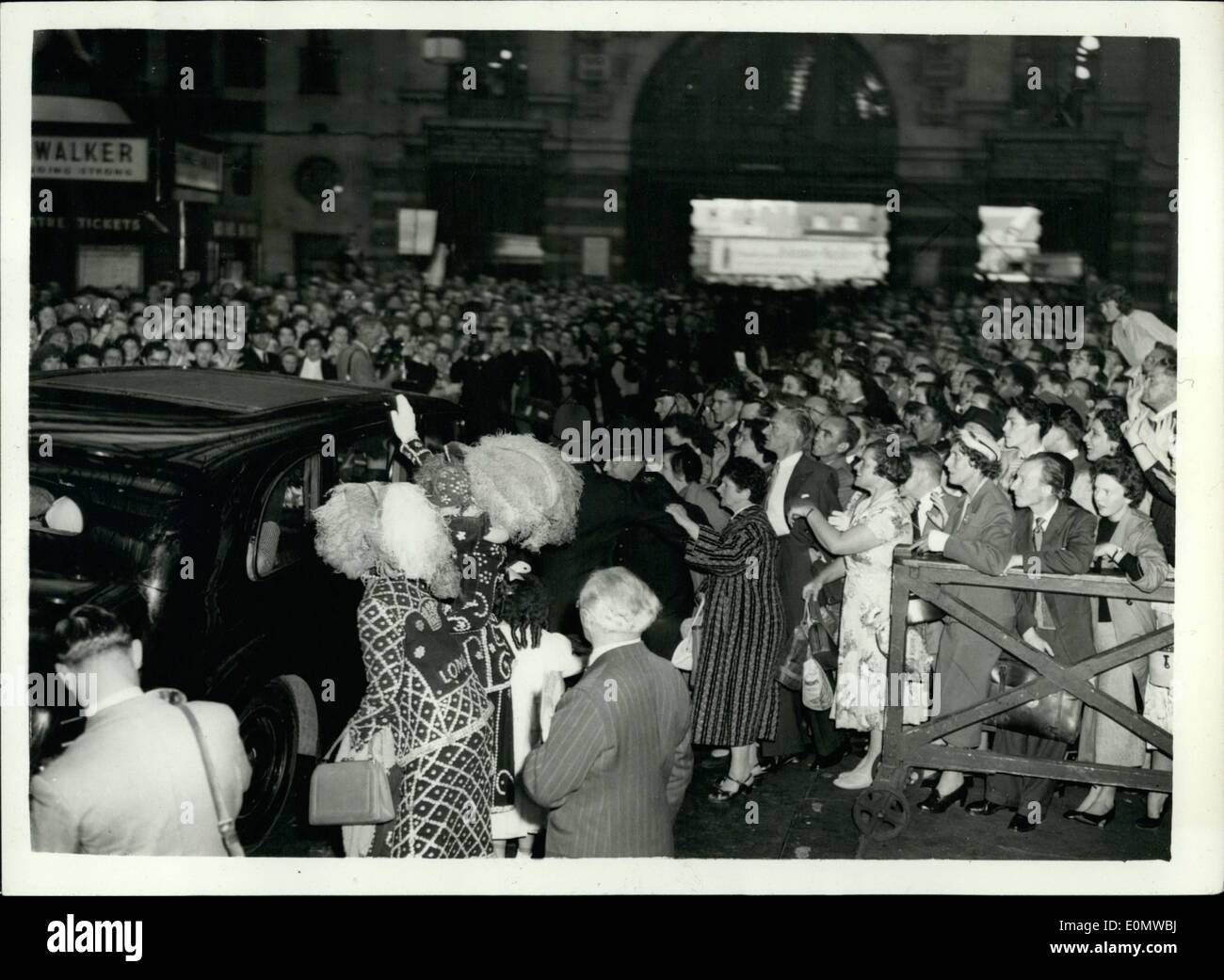Sep. 09, 1956 - Liberace Arrives In London. Photo shows General view ...