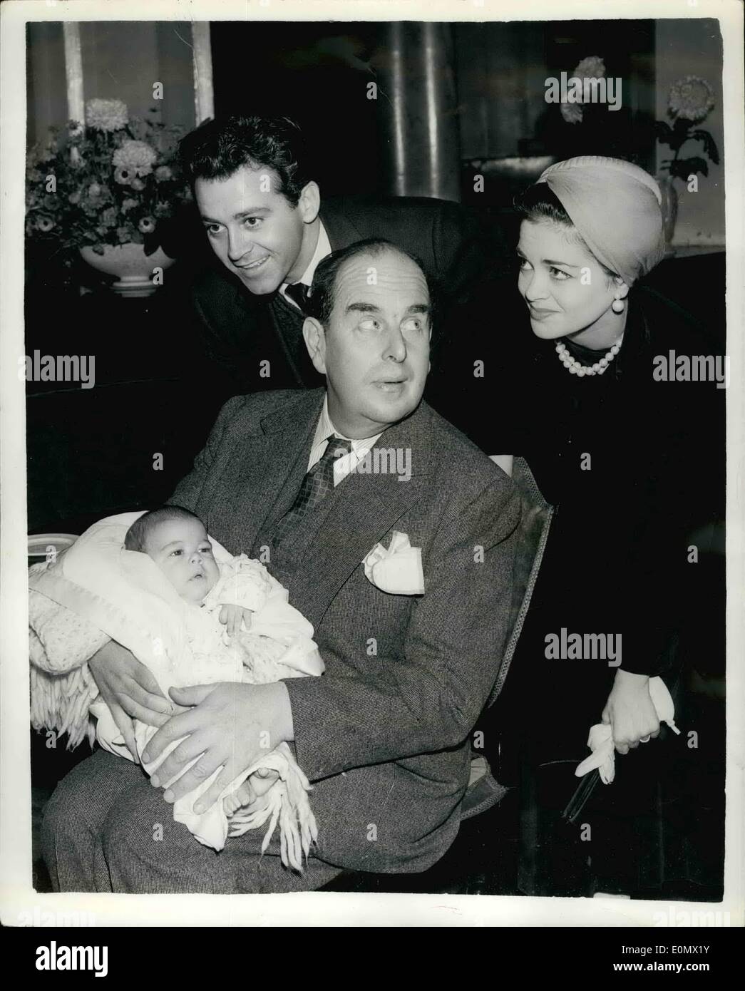 Actor robert morley hi-res stock photography and images - Alamy