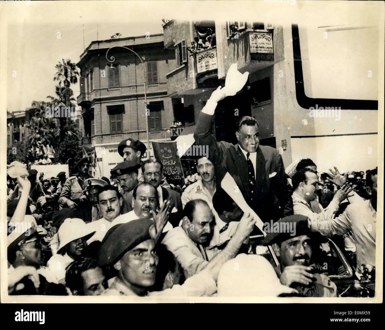 Egypt grabs suez canal nasser returns to cairo hi-res stock photography ...