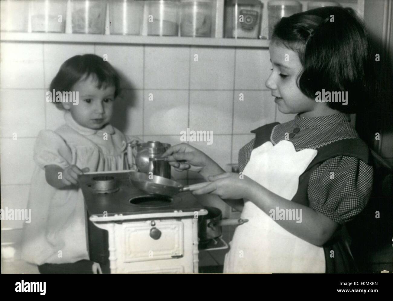 1957 children playing in a toy kitchen hi-res stock photography and ...