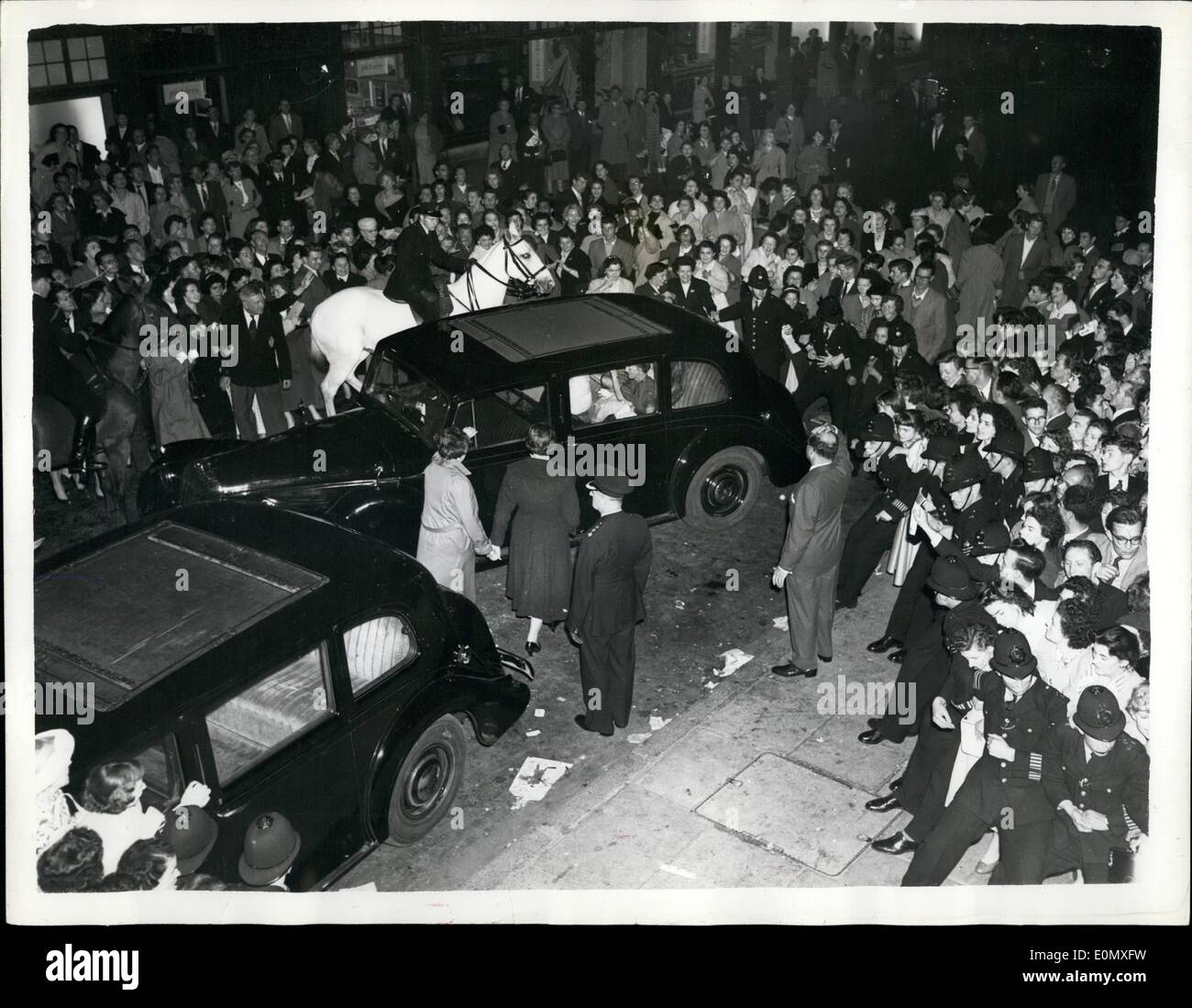 Oct. 10, 1956 - Liberace Appears At London Palladium. Police Keep Back ...