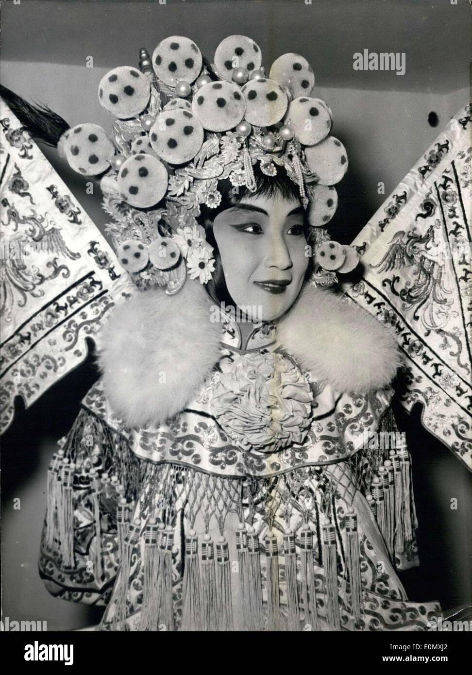 Pantomime horse hi-res stock photography and images - Alamy