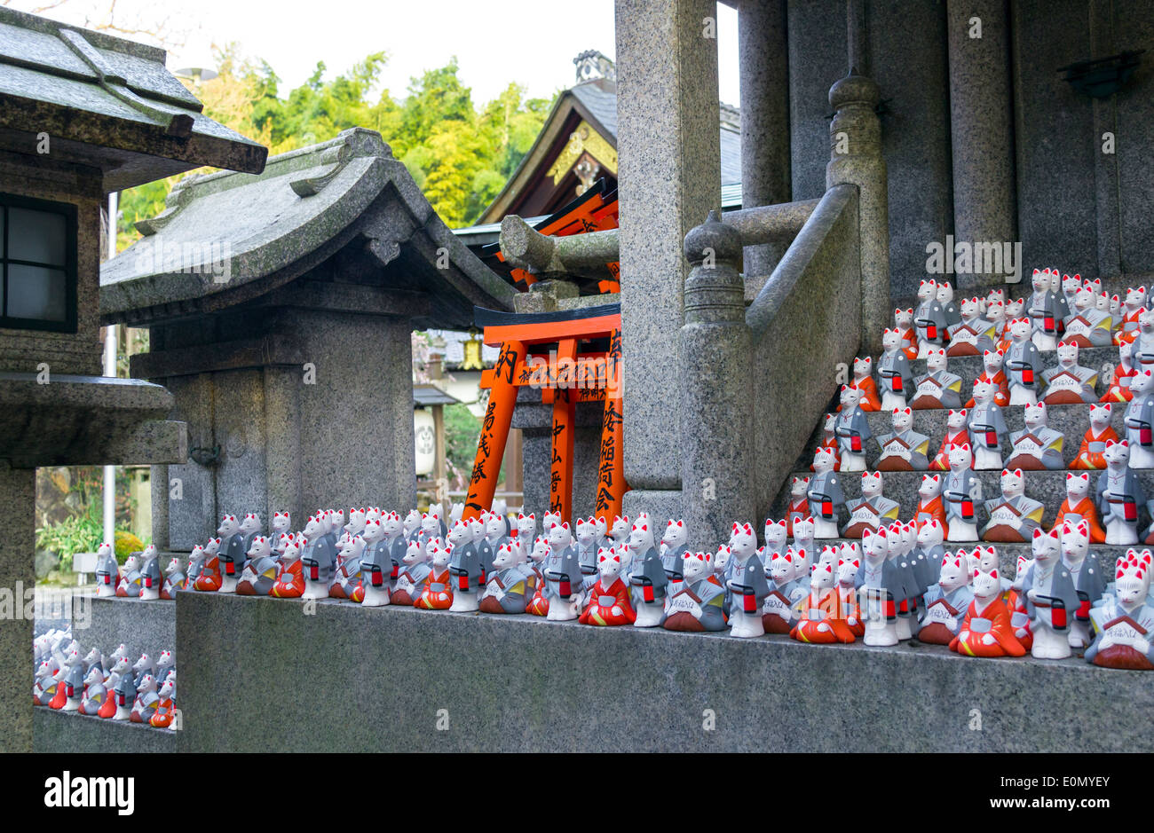 Little fox statues at Fushimi Inari Shrine in Kyoto, Japan Stock Photo ...