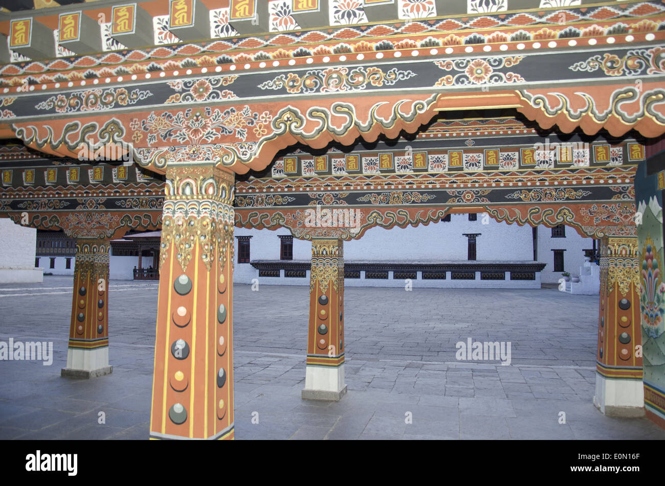Painted wall and pillar in the King's Palace, Dechencholing Palace ...