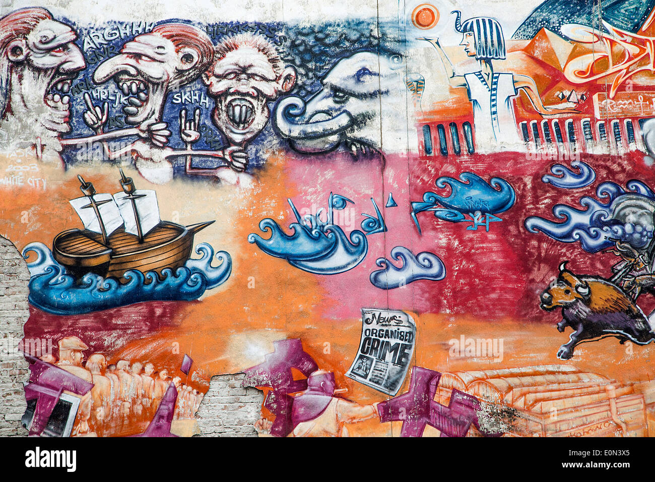 Wave graffiti hi-res stock photography and images - Alamy