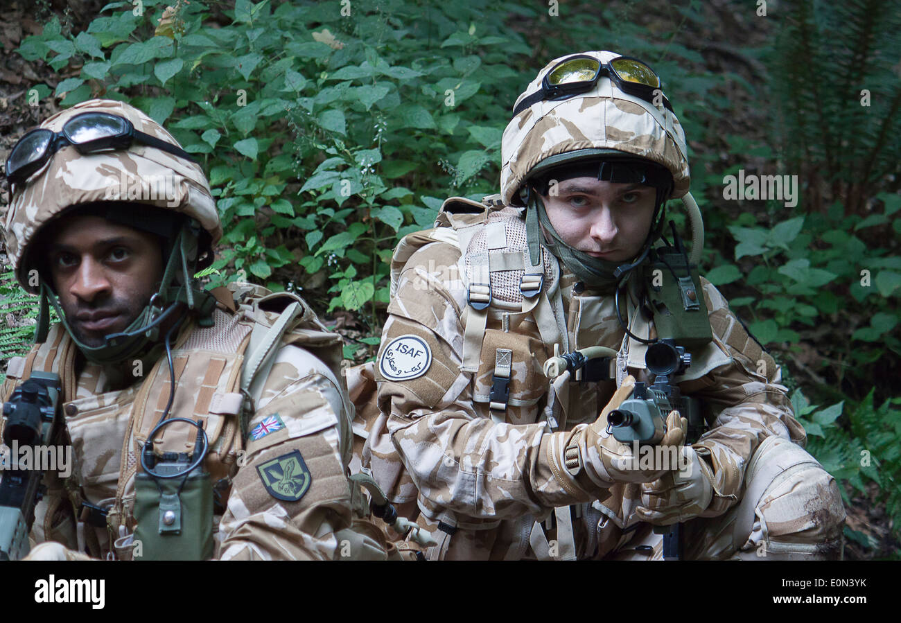 Soldiers (actors)in full British Army uniform Stock Photo - Alamy