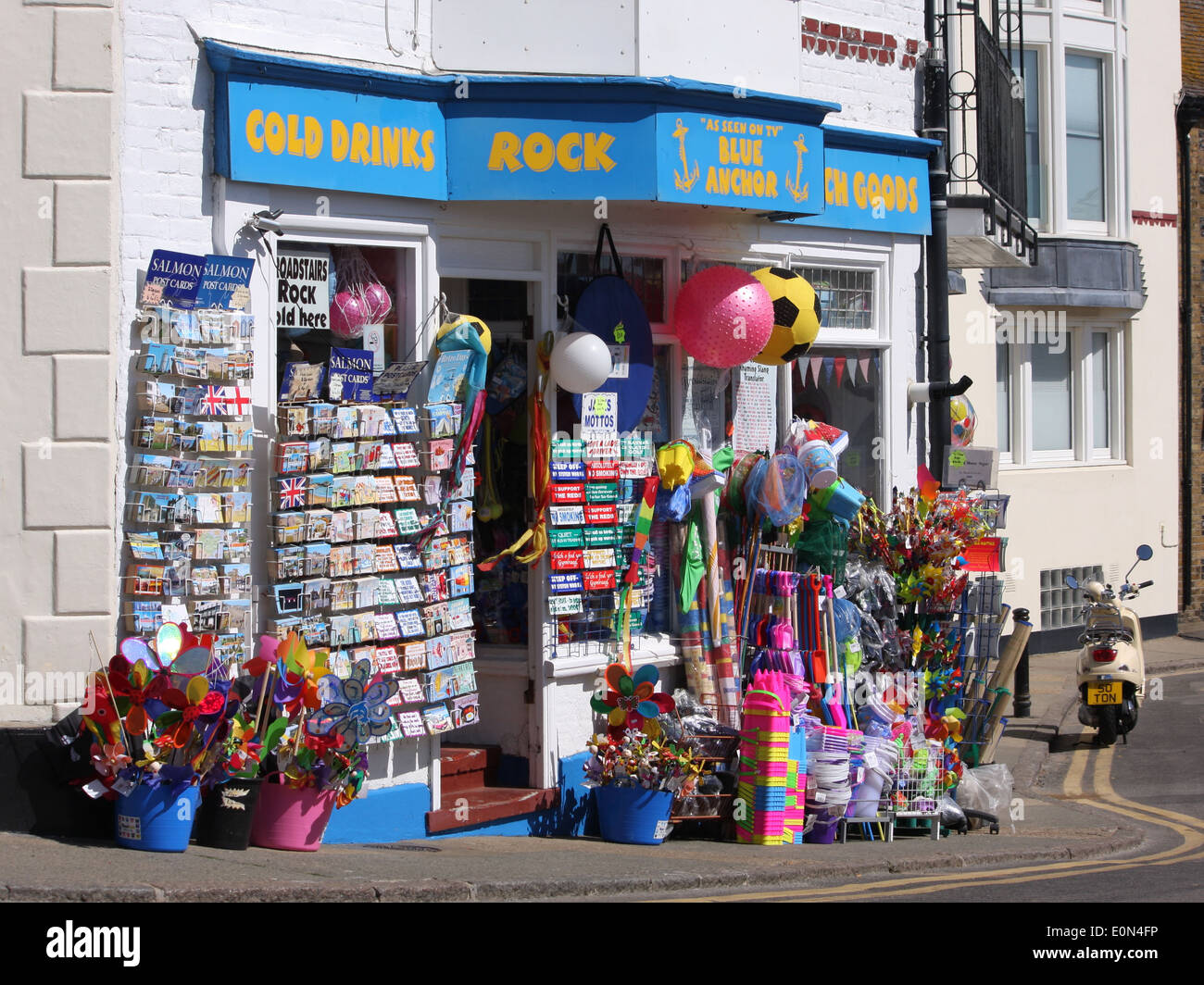 Seaside gift shop hi-res stock photography and images - Alamy