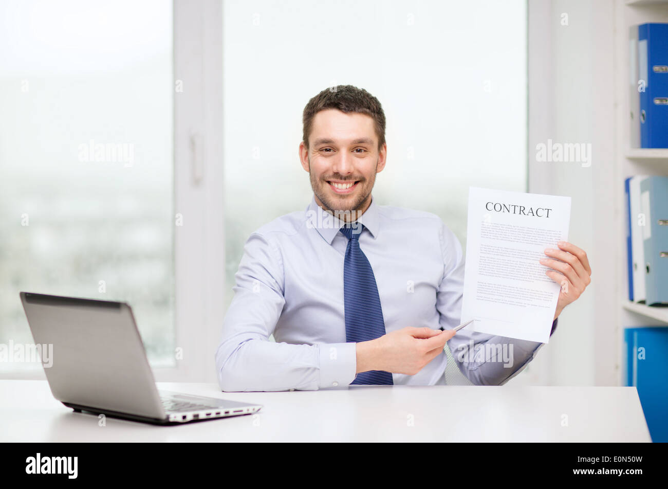 Laptop contract hi-res stock photography and images - Alamy