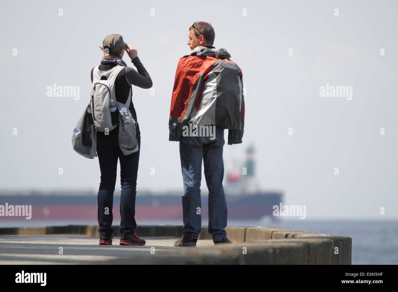 People sight seeing in stanley park hi-res stock photography and images ...