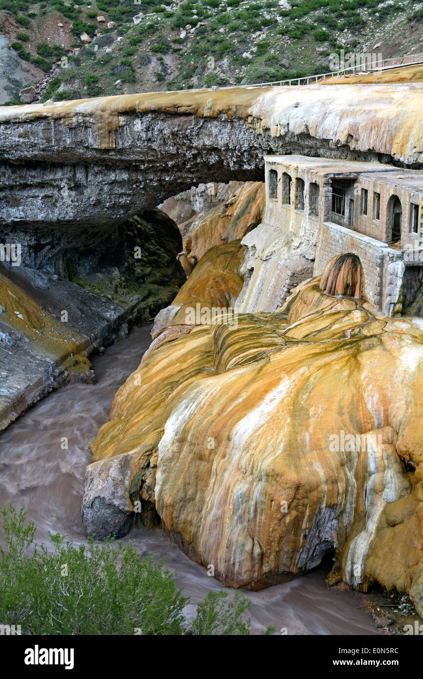 Puente del Inca/Bridge of the Inca, River of the Caves and sulfur ...