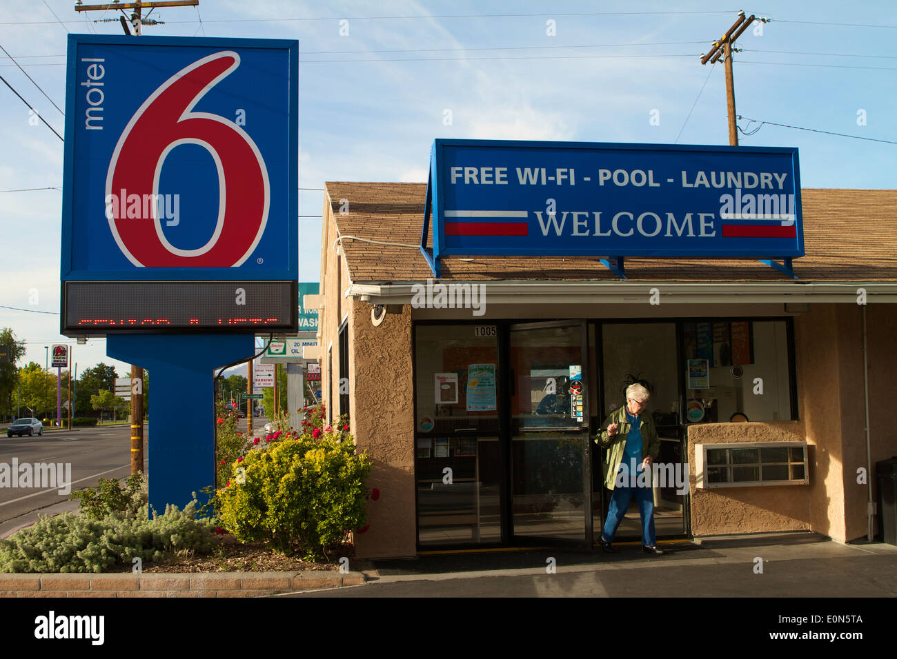 Motel 6 sign outside a location in Bishop California Stock Photo - Alamy