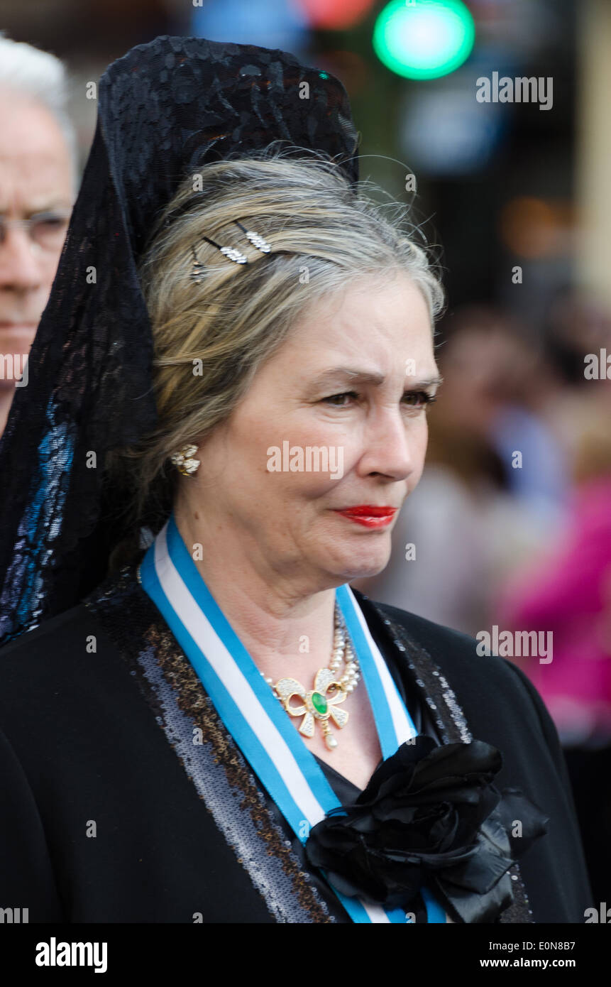 Spanish lace mantilla hi-res stock photography and images - Alamy