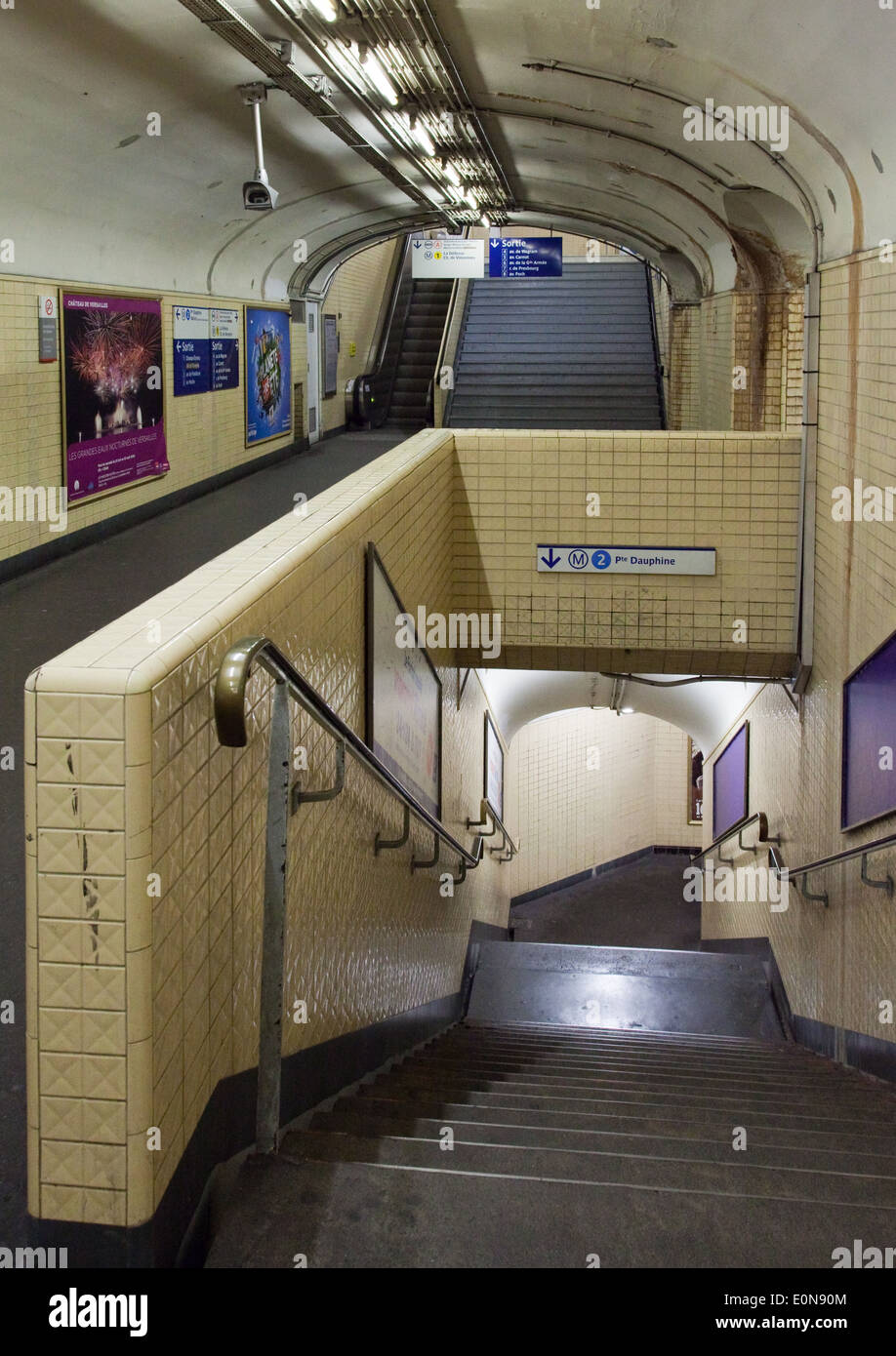 Metro Station in Paris, Frankreich - Metro Station in Paris, France ...