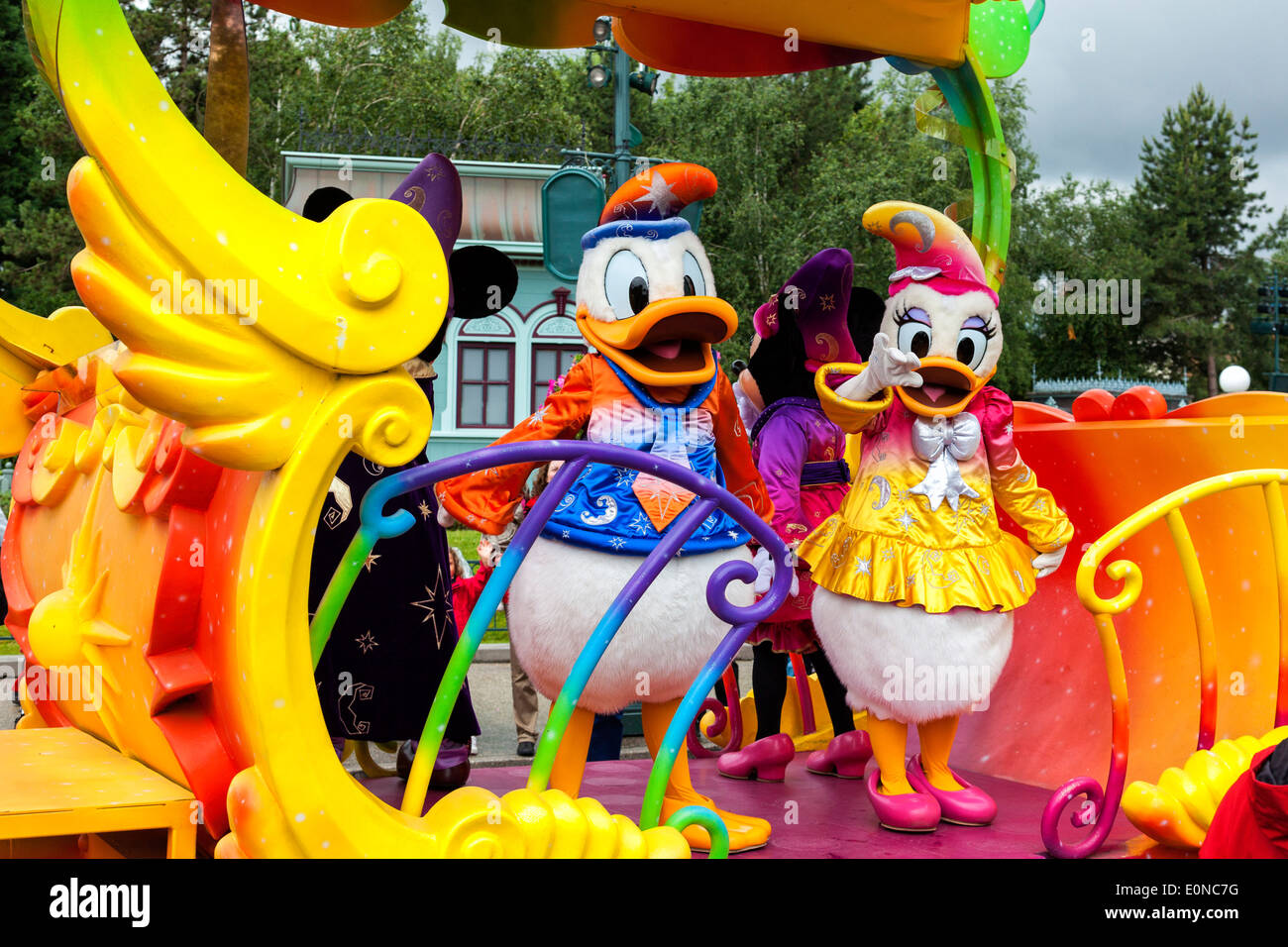 Disneyland paris parade hi-res stock photography and images - Alamy