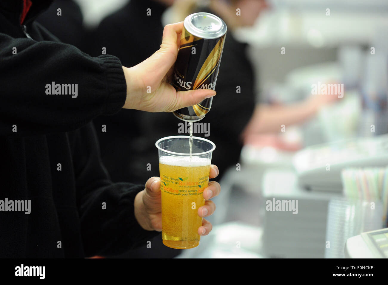 Strongbow glass hi-res stock photography and images - Alamy