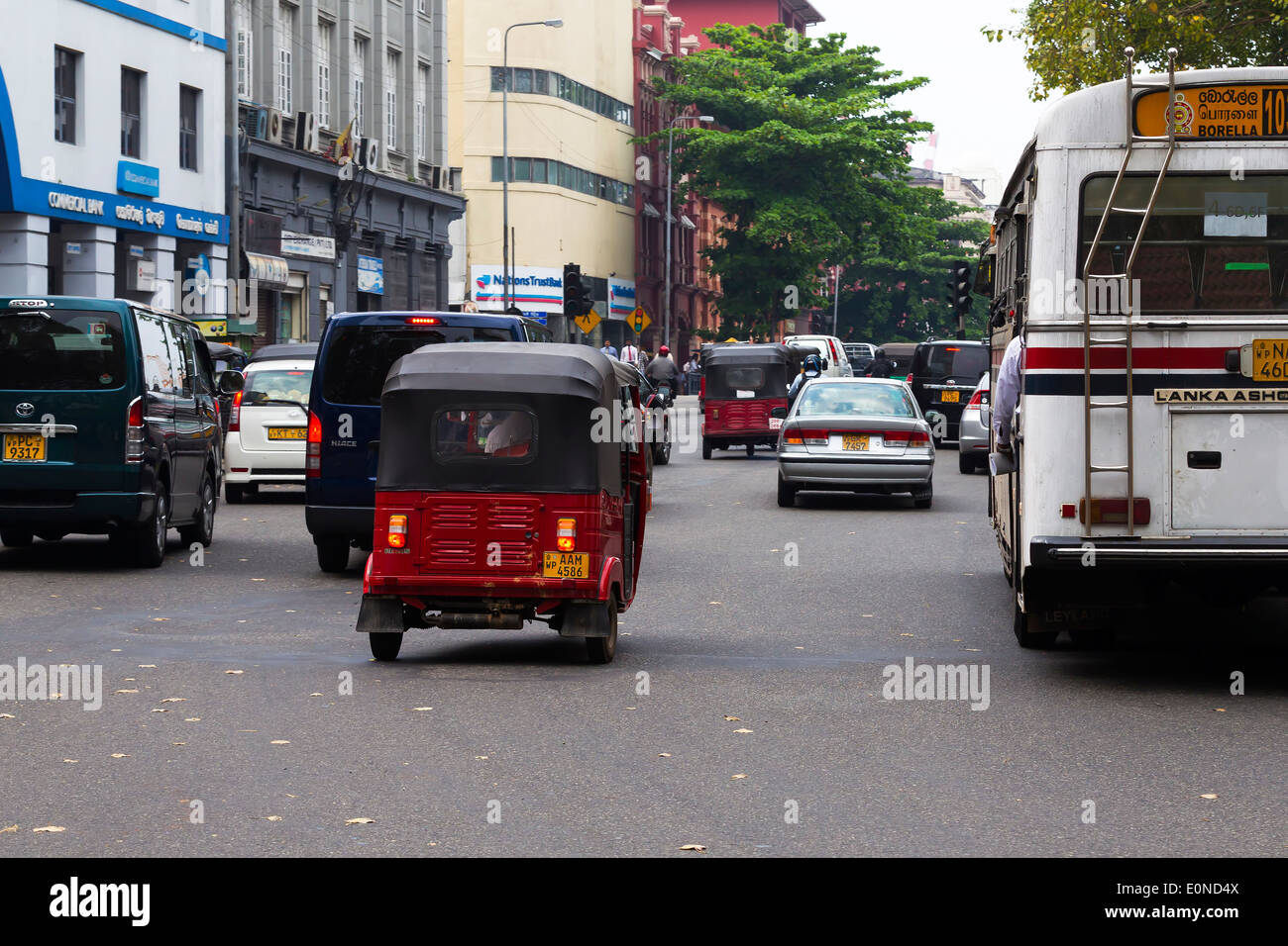 Busy street scene, Colombo, Sri Lanka Stock Photo - Alamy