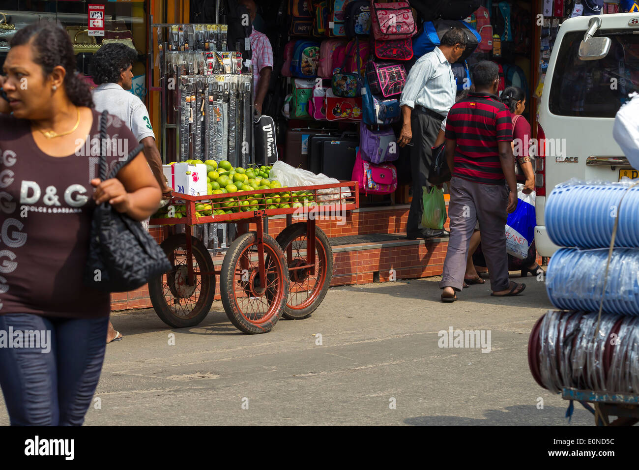 Busy street scene, Colombo, Sri Lanka Stock Photo - Alamy