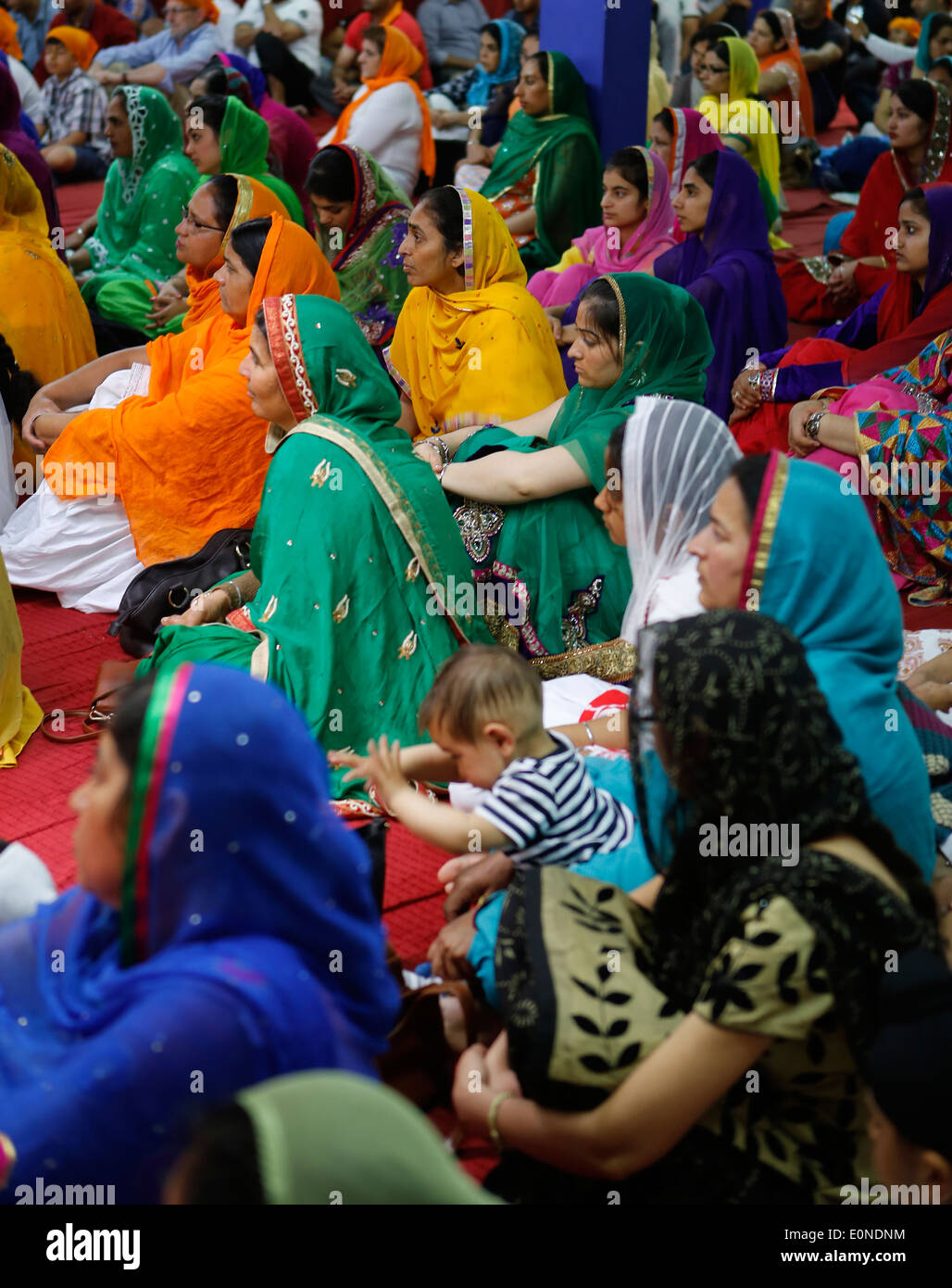 Indian ceremony crowd crowded mass hi-res stock photography and images ...