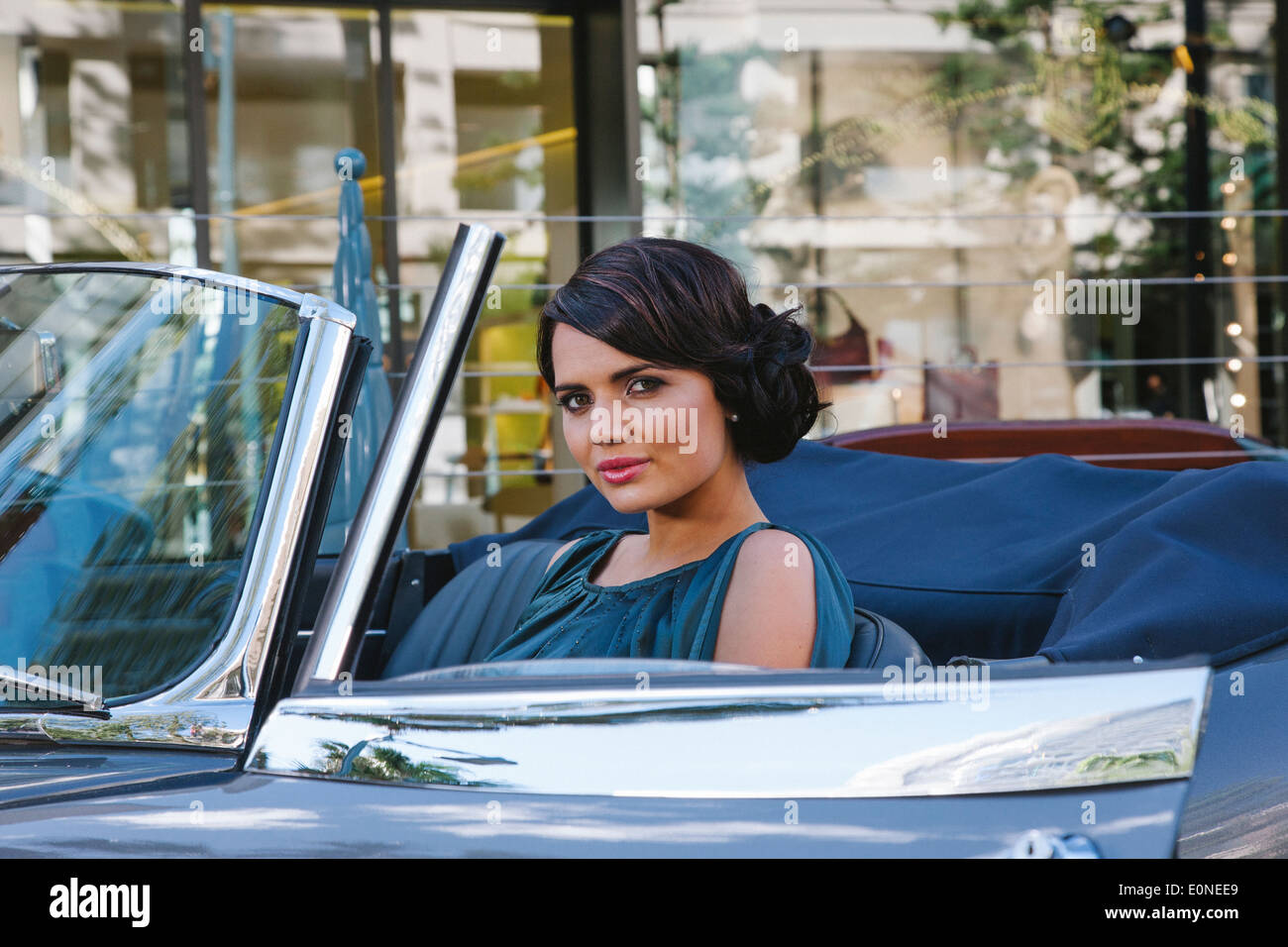 Attractive young lady driving in the city Stock Photo - Alamy