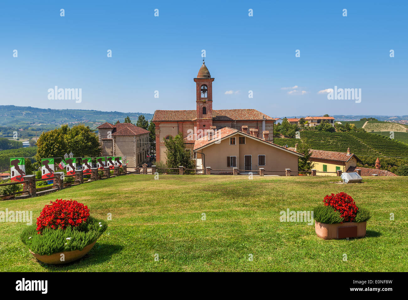Green grass lawn church front hi-res stock photography and images - Alamy