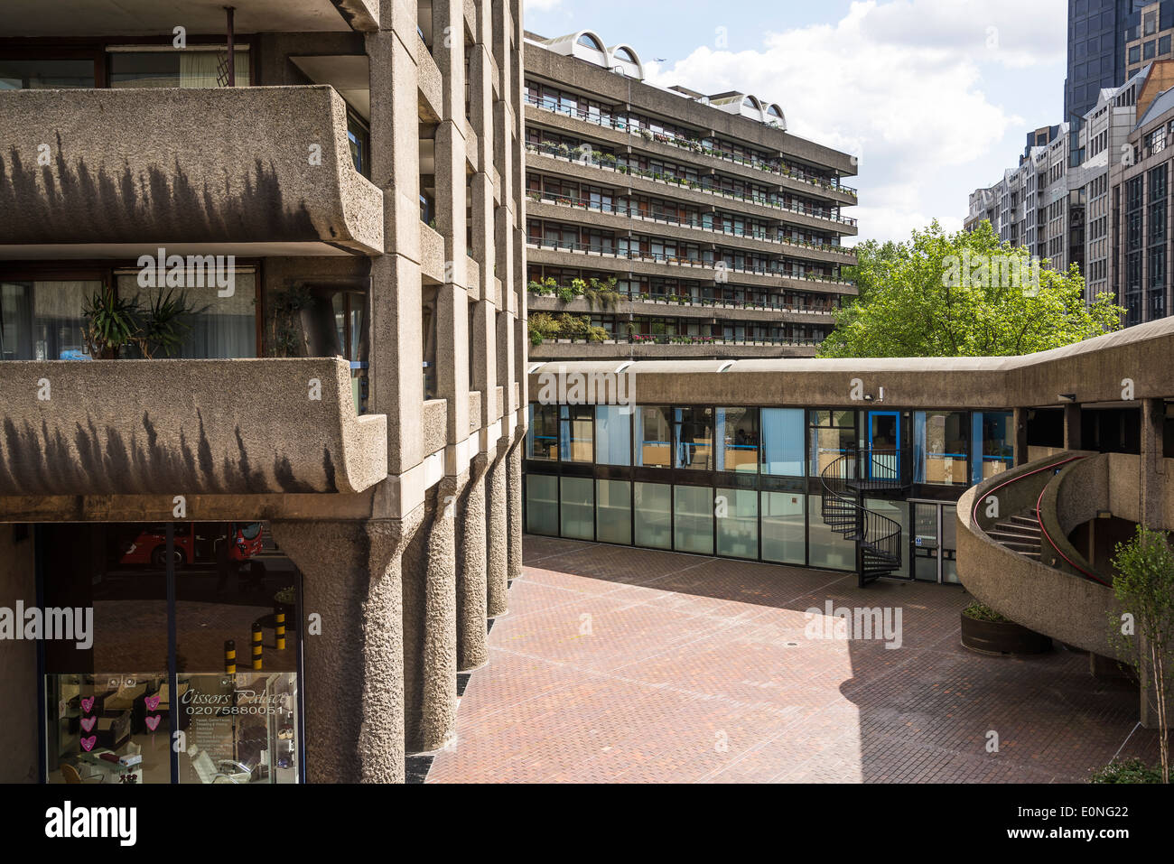 Barbican london 1970s hi-res stock photography and images - Alamy