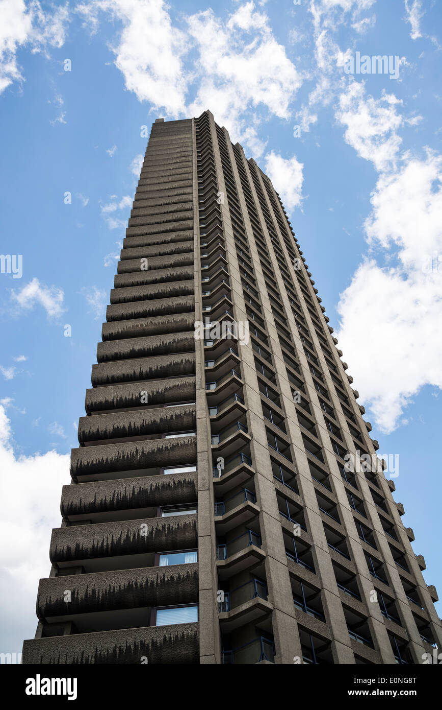 1960s residential tower block uk hi-res stock photography and images ...