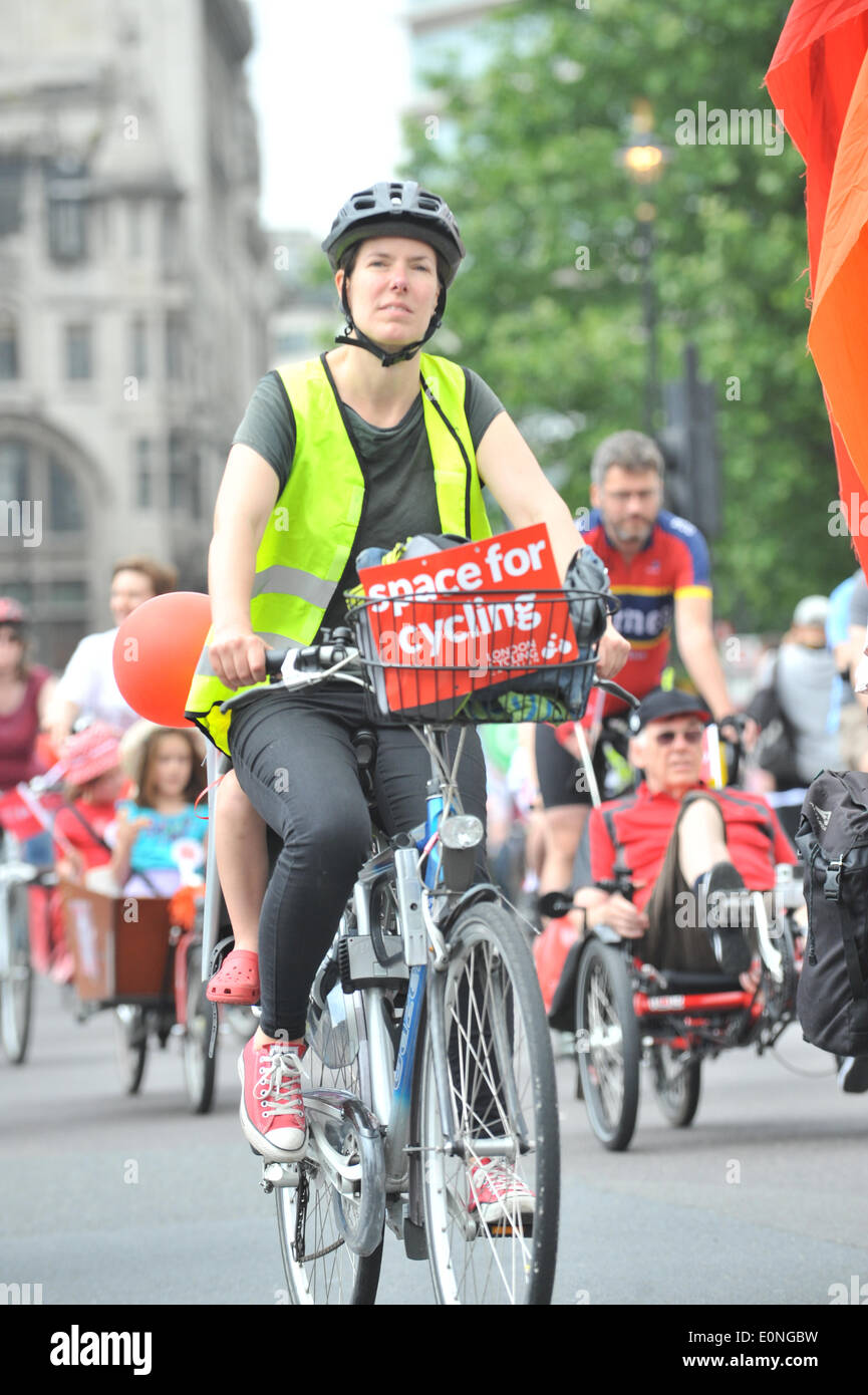 Trafalgar Square, London, UK. 17th May 2014. Cyclists of all ages take ...