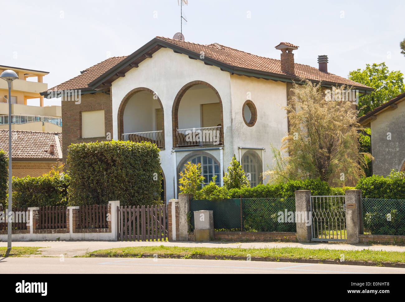 Italian style cottage hi-res stock photography and images - Alamy