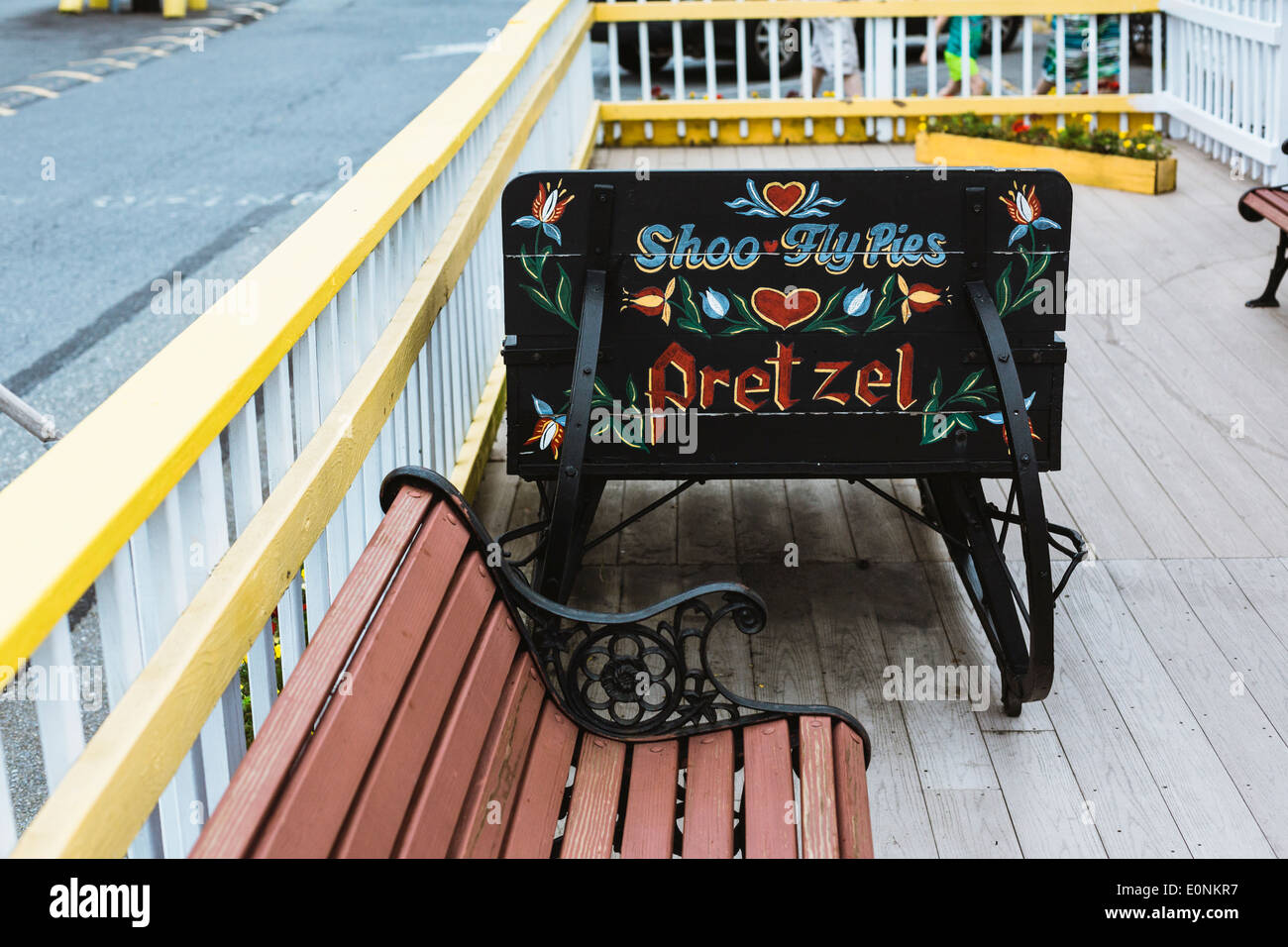 Pretzel sign hi-res stock photography and images - Alamy