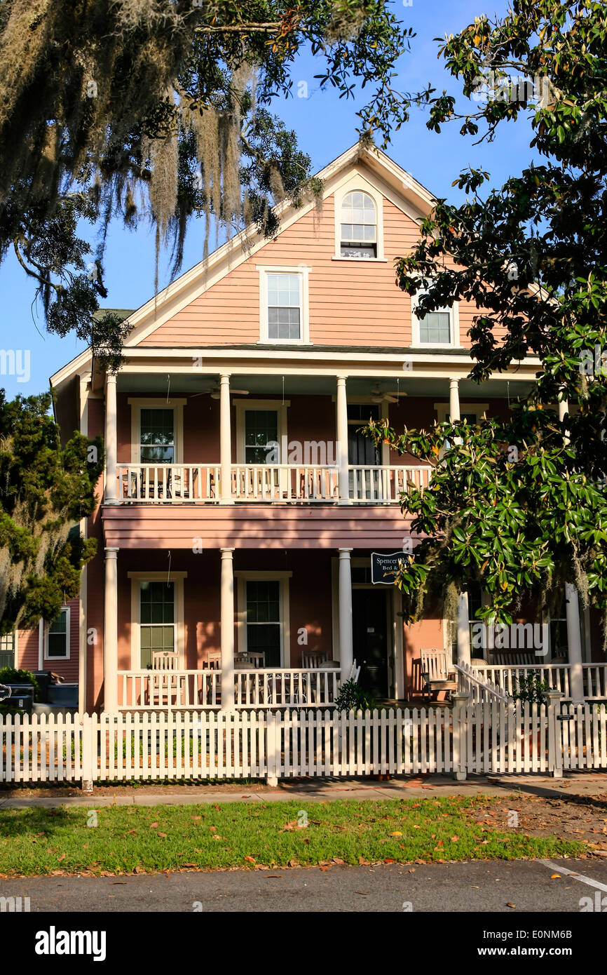 Georgia house with porch hi-res stock photography and images - Alamy