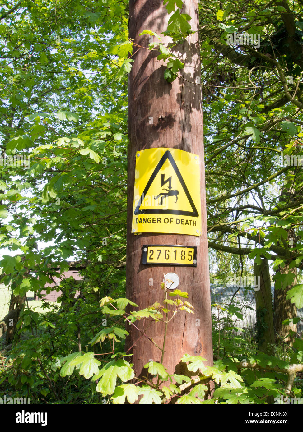 Lightning yellow warning hi-res stock photography and images - Alamy
