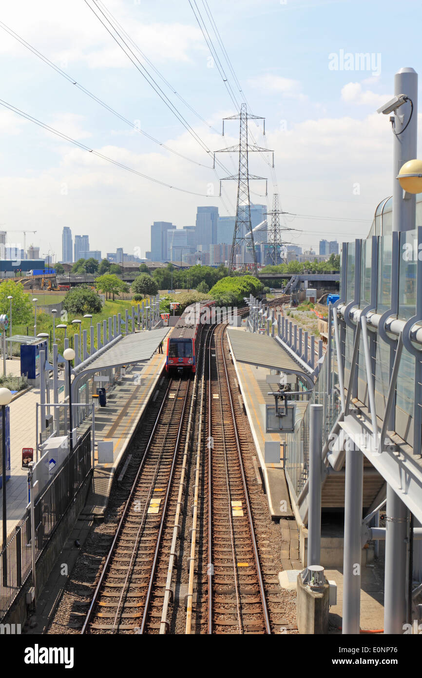 London docklands light railway hi-res stock photography and images - Alamy
