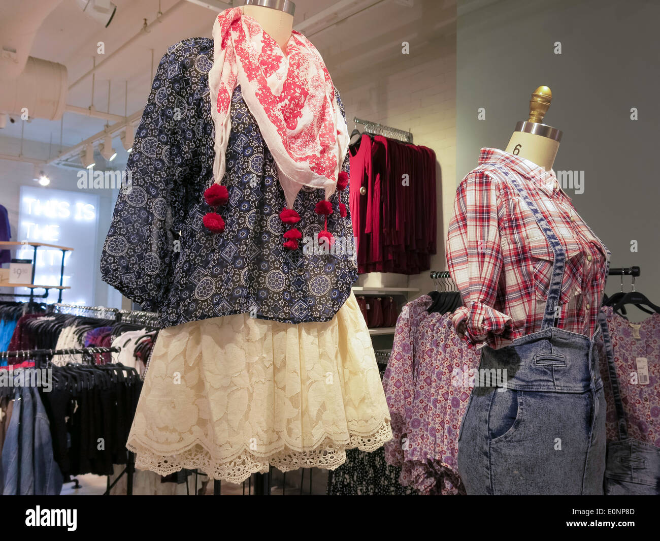 Forever 21 Store Interior, NYC Stock Photo - Alamy