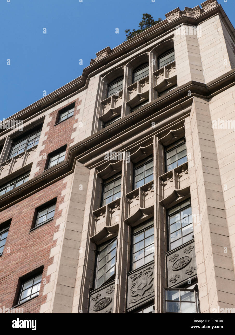 Tudor gothic architecture hi-res stock photography and images - Alamy