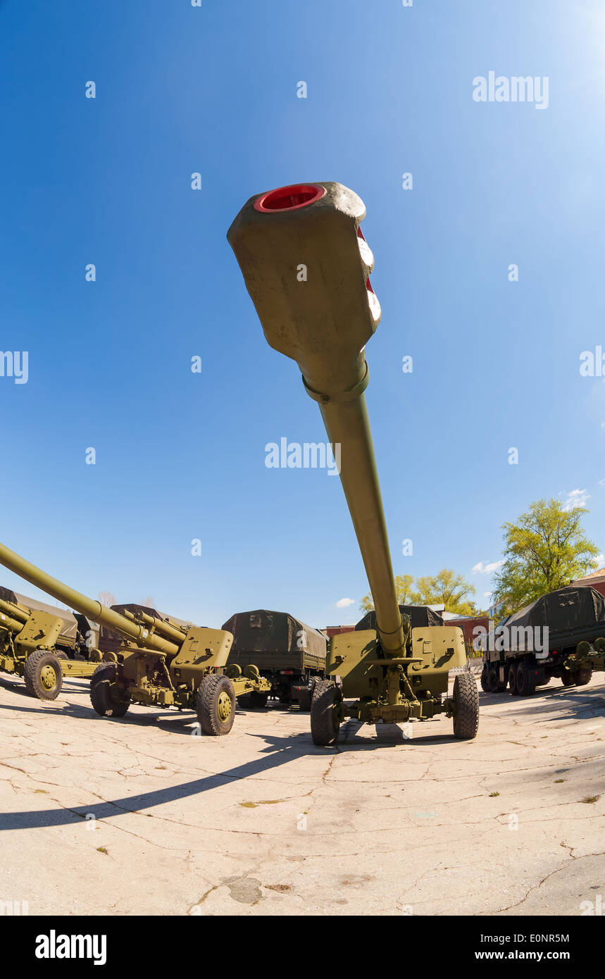 The 152 mm howitzer 2A65 MSTA-B Stock Photo - Alamy