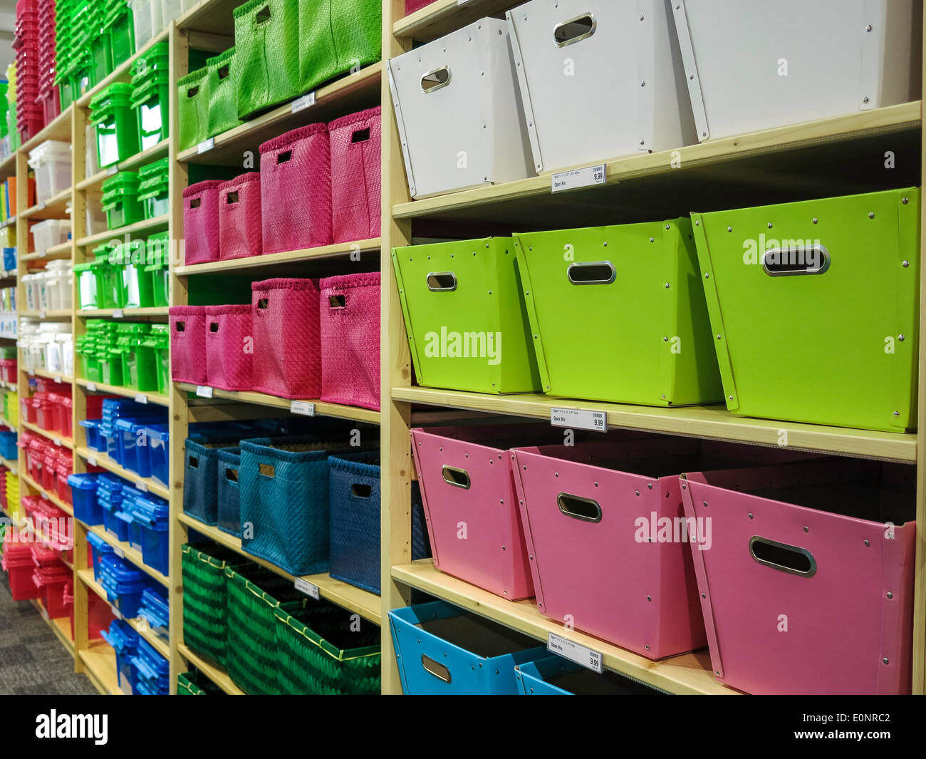 Storage containers shelves store hi-res stock photography and images ...