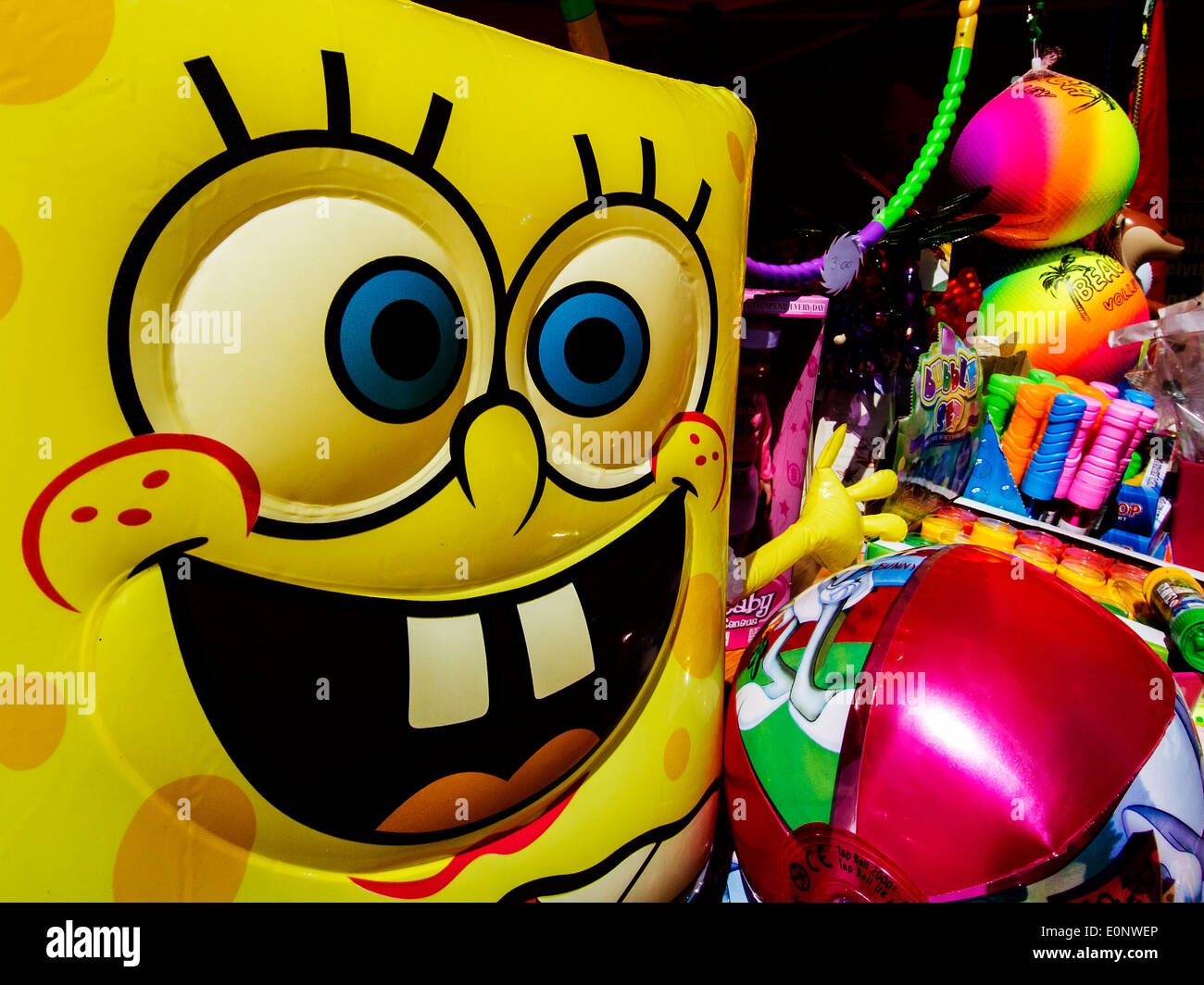 Spongebob squarepants character hi-res stock photography and images - Alamy