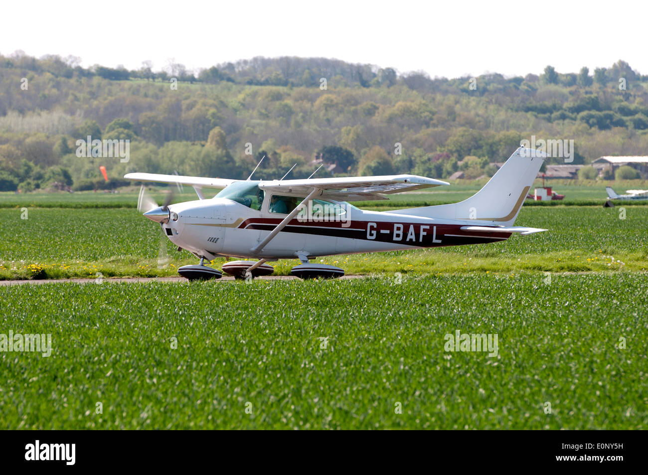 Cessna 182 hi-res stock photography and images - Alamy