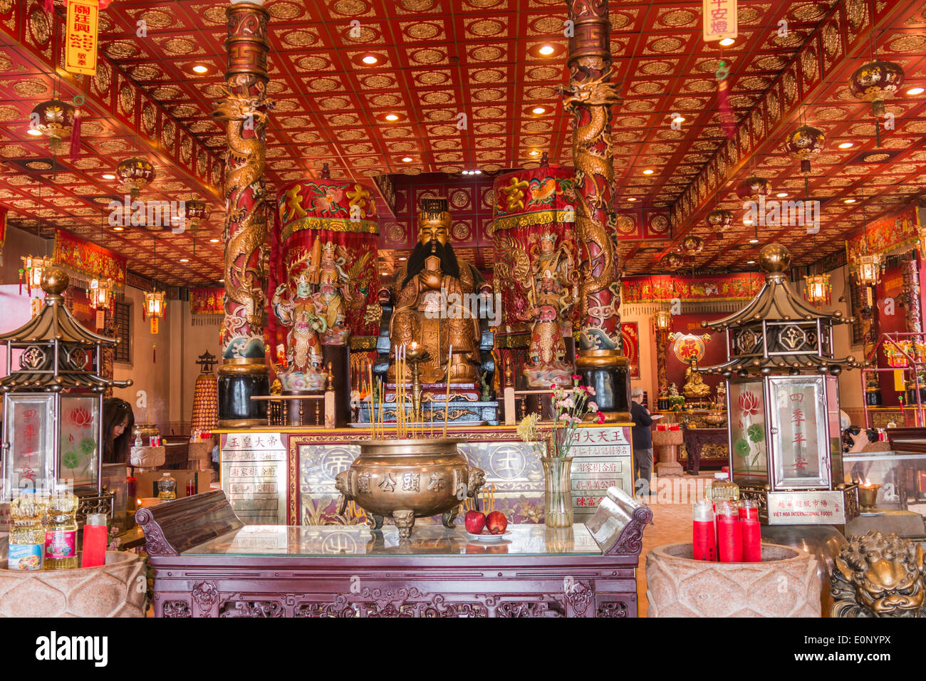 Jade Emperor statue at Teo-Chew Temple, Vietnamese and Taoist Temple in ...
