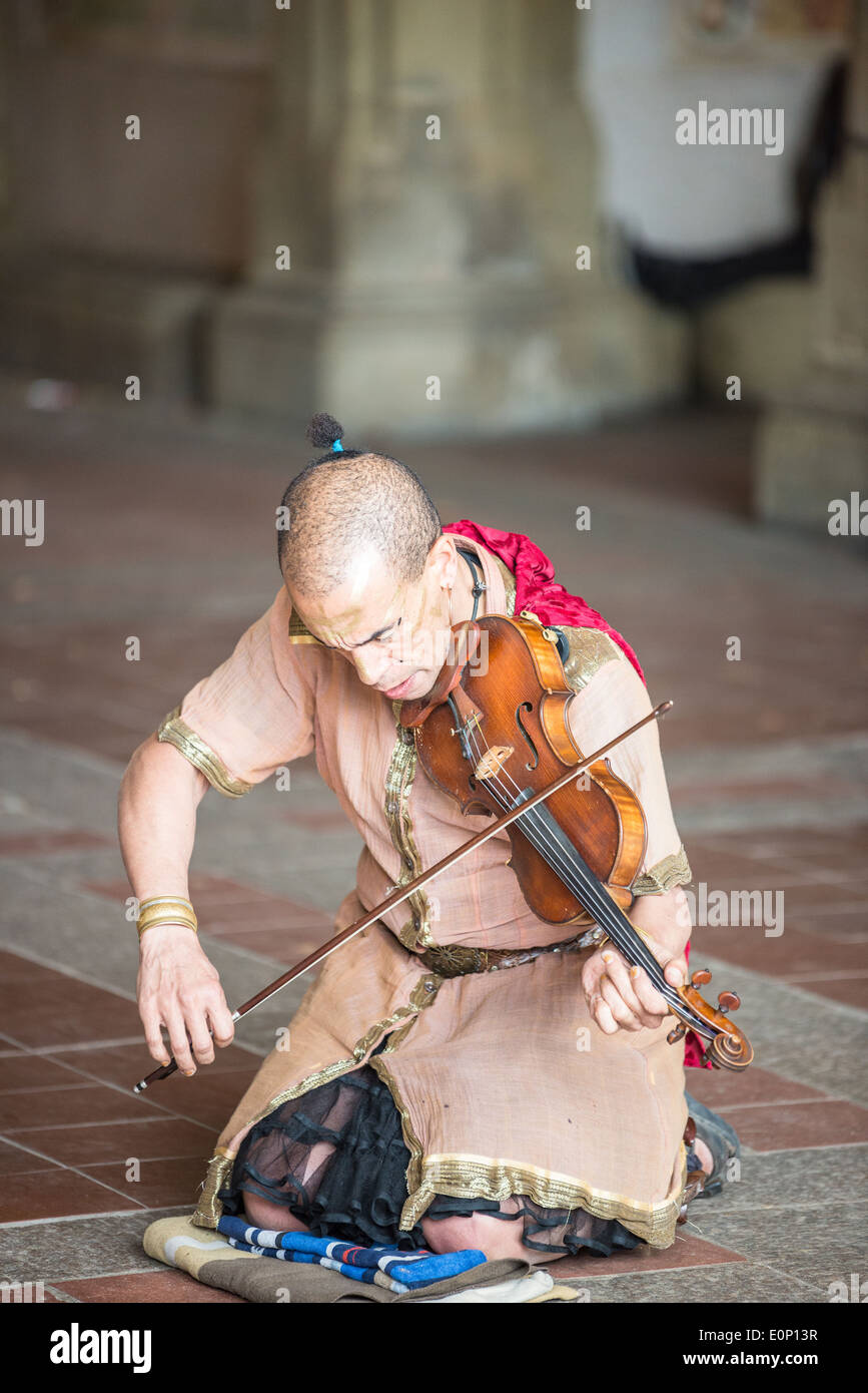 Busker in costume hi-res stock photography and images - Alamy