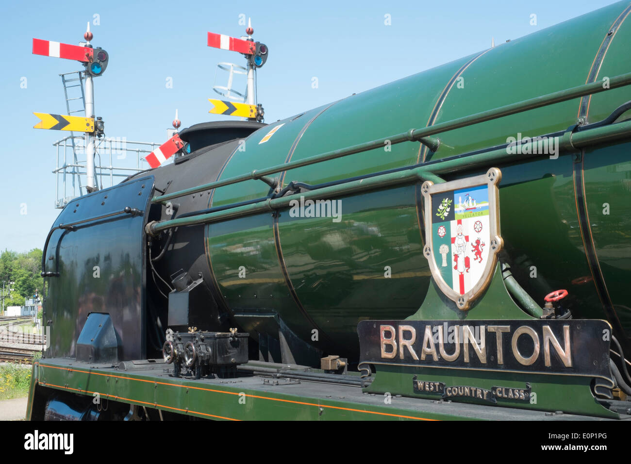 Steam locomotive "Braunton" hauling a Welsh Borders railtour at ...