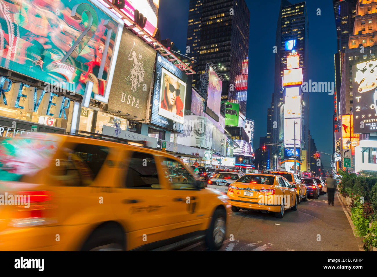 Yellow cab times square hi-res stock photography and images - Alamy