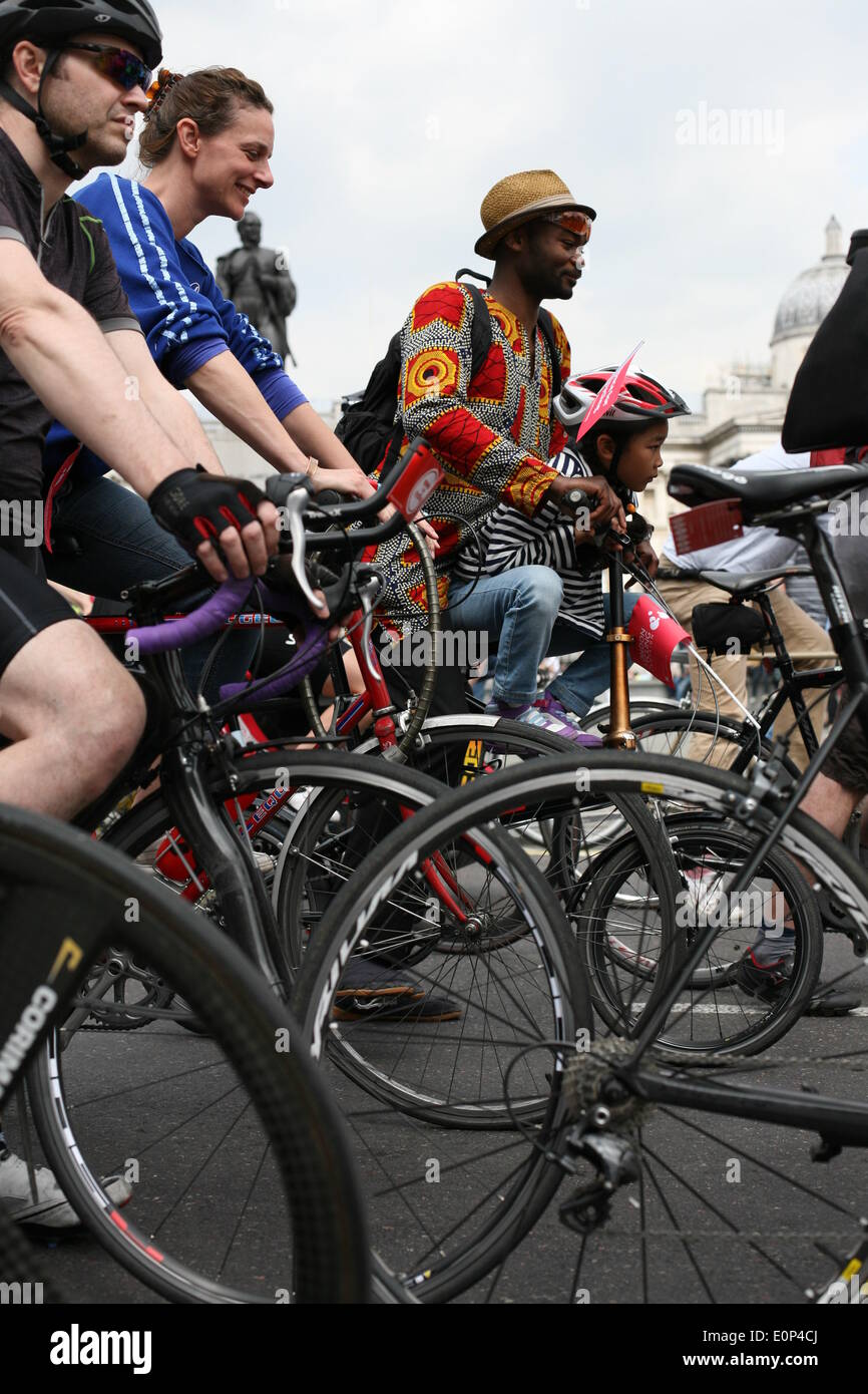 London, UK. 17th May, 2014. Thousands of cyclists ride from Marble Arch ...