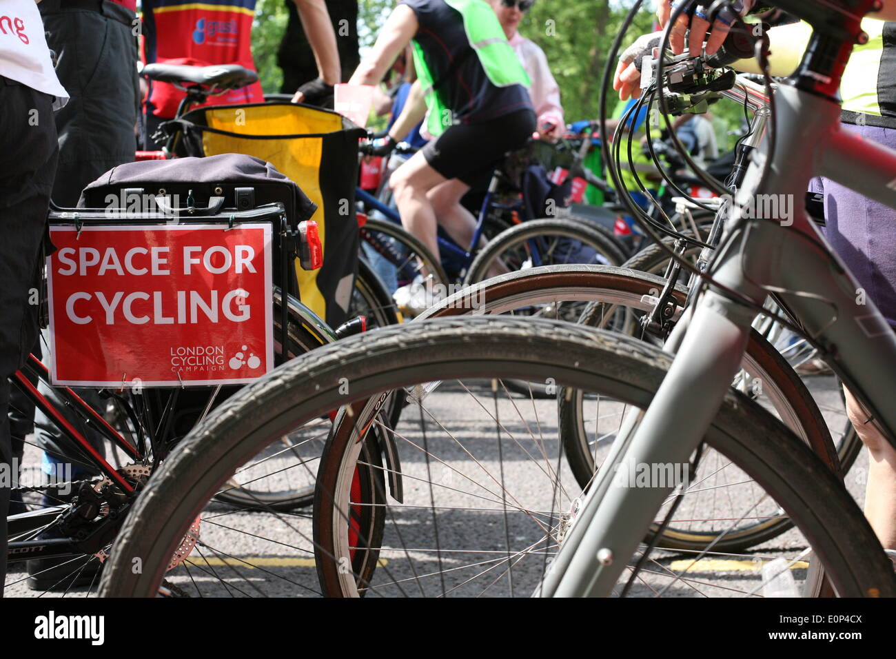 London, UK. 17th May, 2014. Thousands of cyclists ride from Marble Arch ...