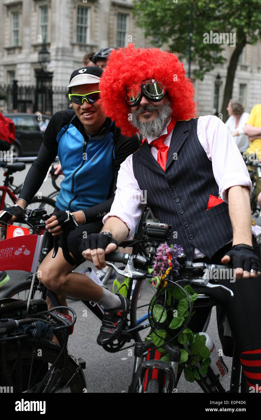 London, UK. 17th May, 2014. Thousands of cyclists ride from Marble Arch ...