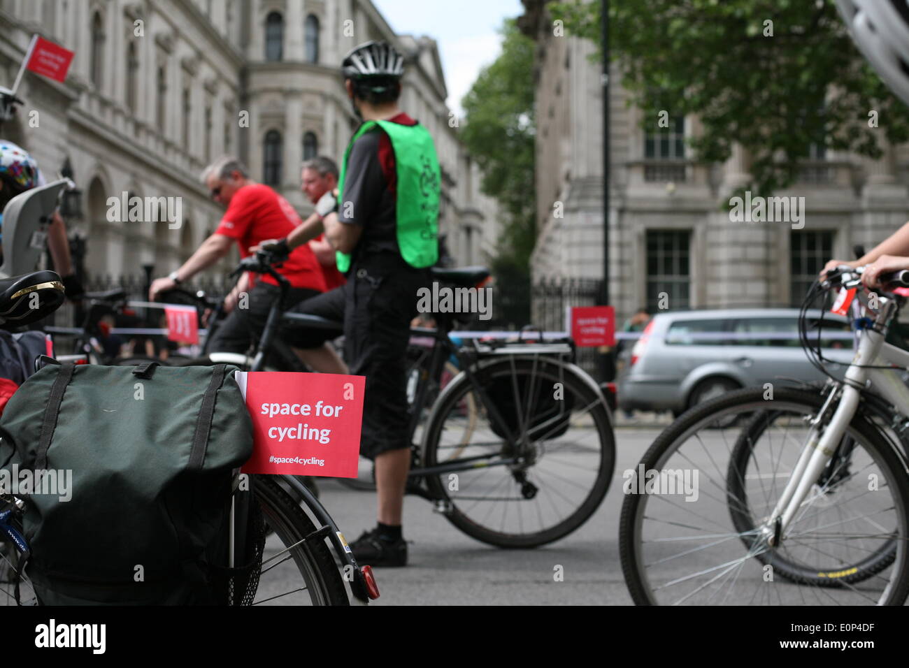 London, UK. 17th May, 2014. Thousands of cyclists ride from Marble Arch ...