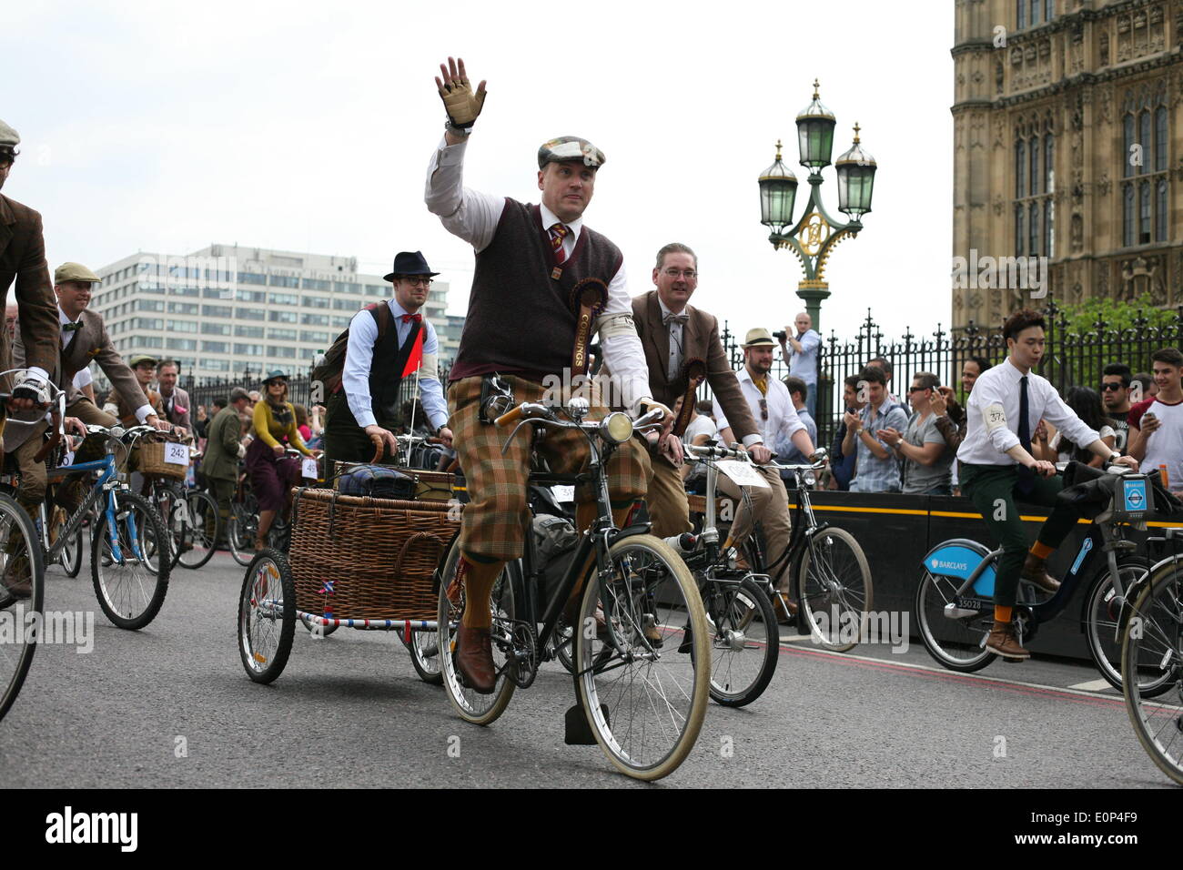 London, UK. 17th May, 2014. Thousands of cyclists ride from Marble Arch ...